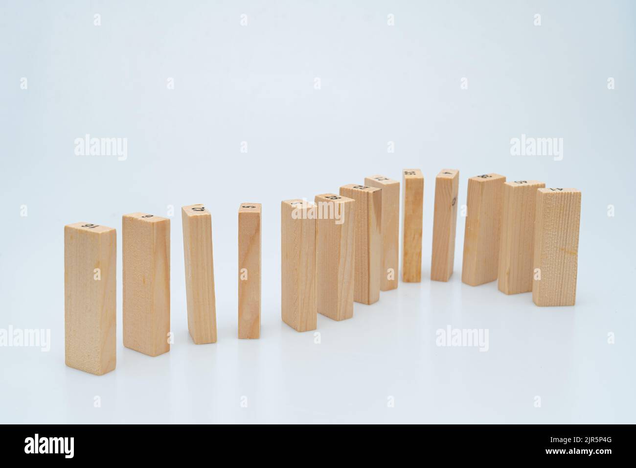 Expressing various concepts such as dominoes and business using wood ...