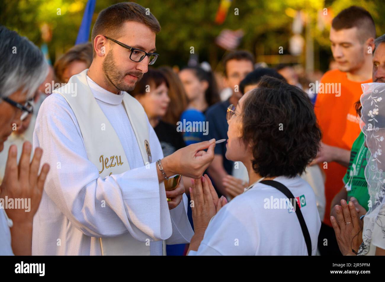 Catholic communion priest hi-res stock photography and images - Alamy