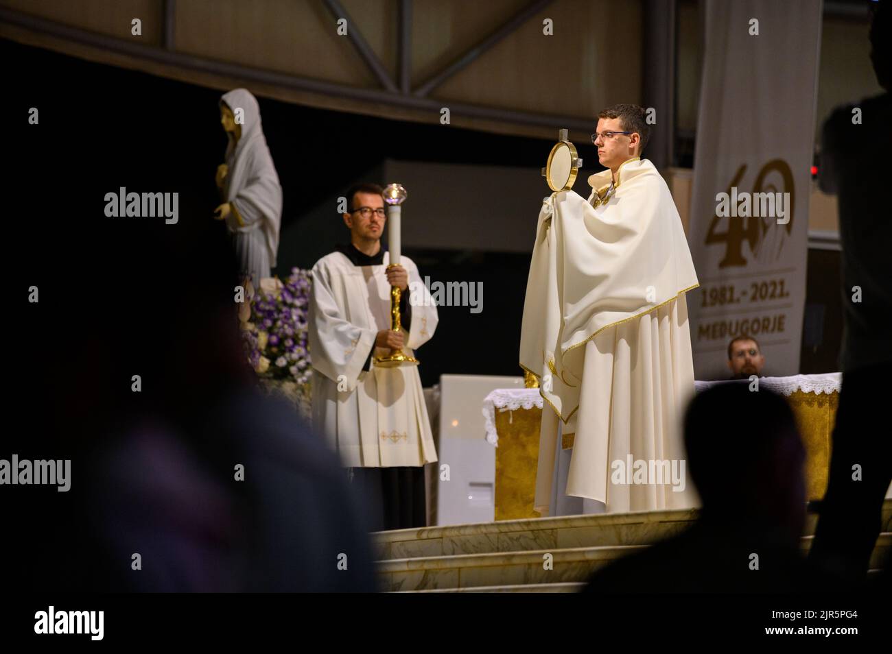 Monstrance with blessed virgin mary hi-res stock photography and images ...