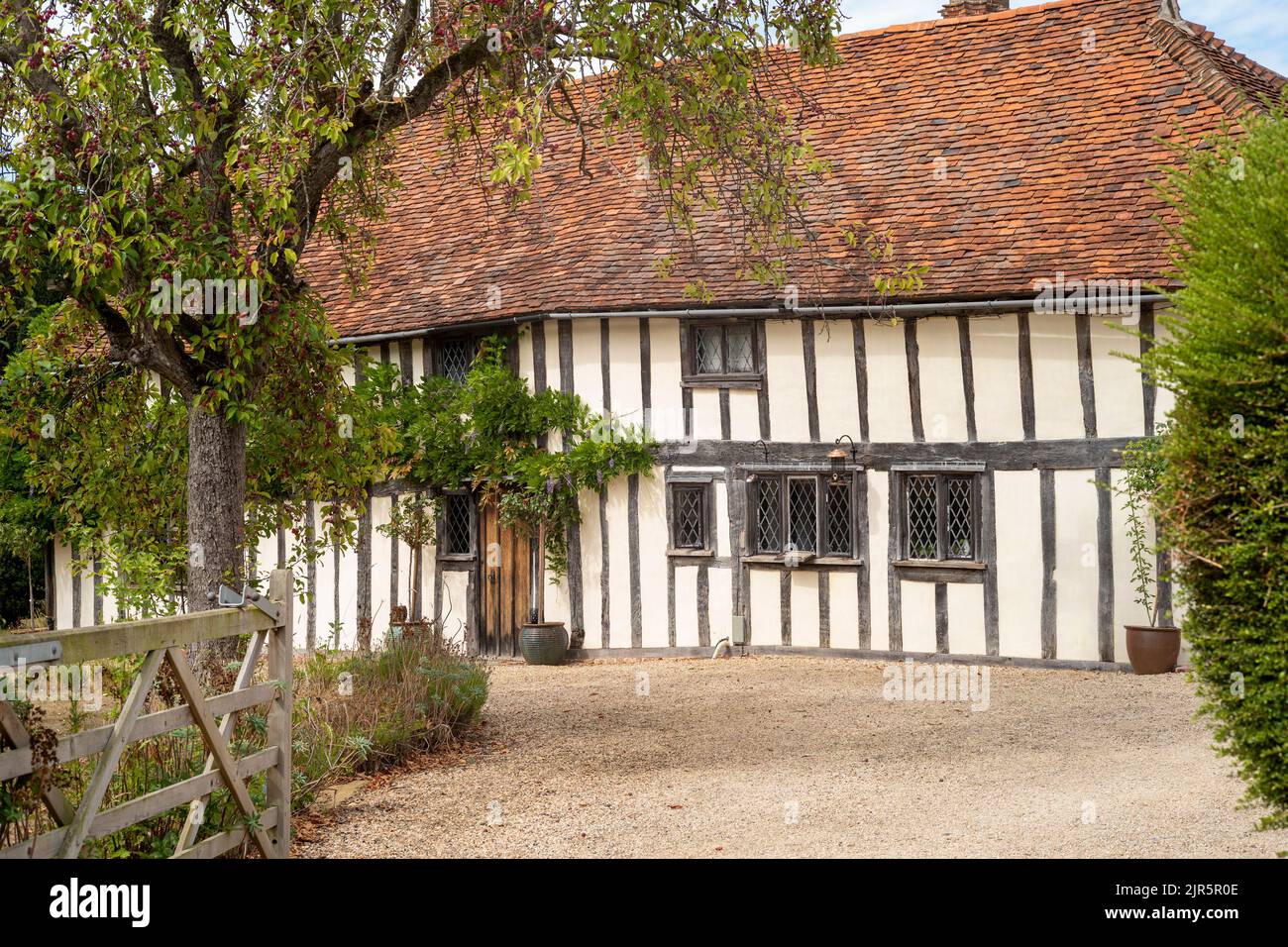 Tan farm house hi-res stock photography and images - Alamy