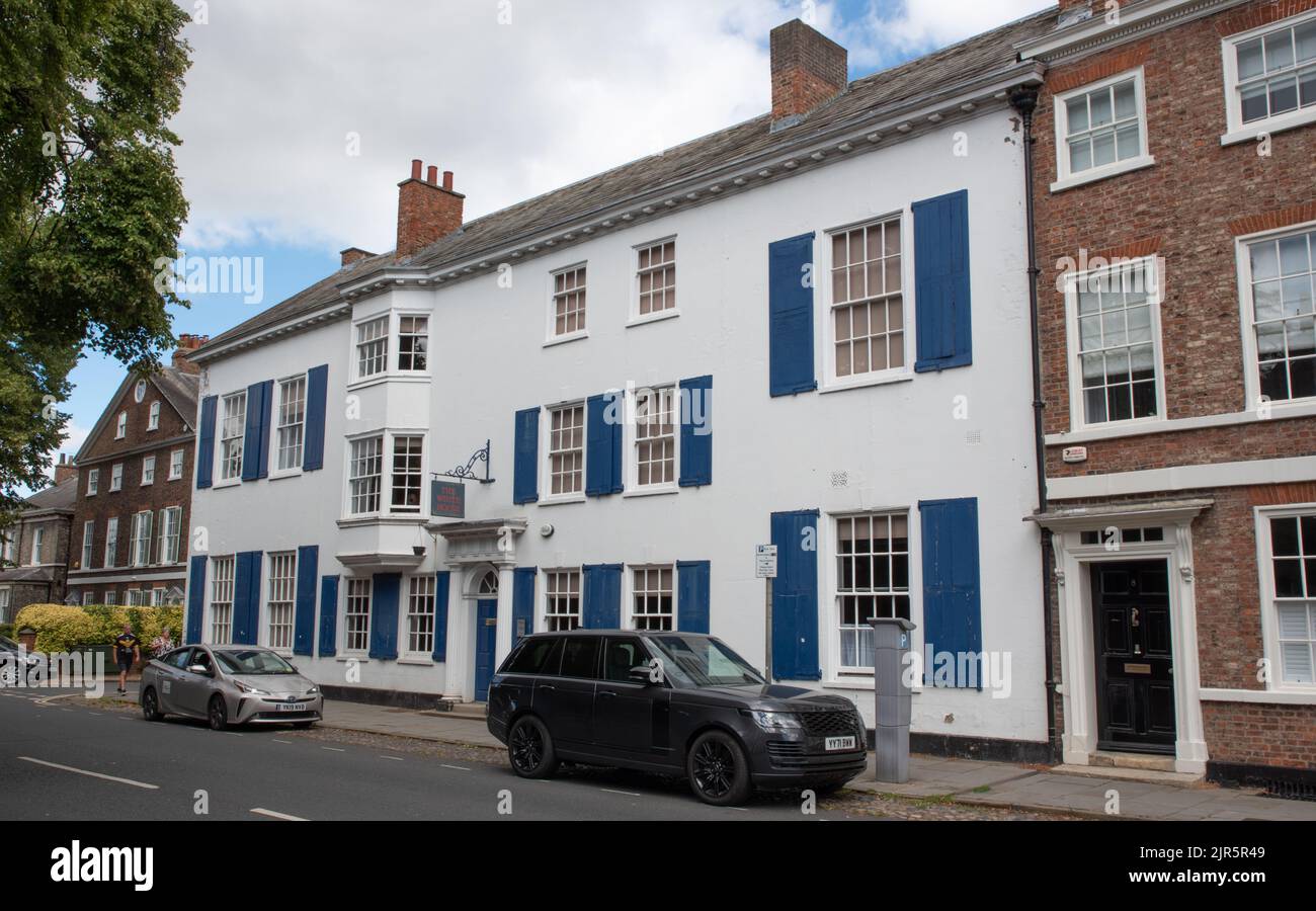 Canted bay window hi-res stock photography and images - Alamy