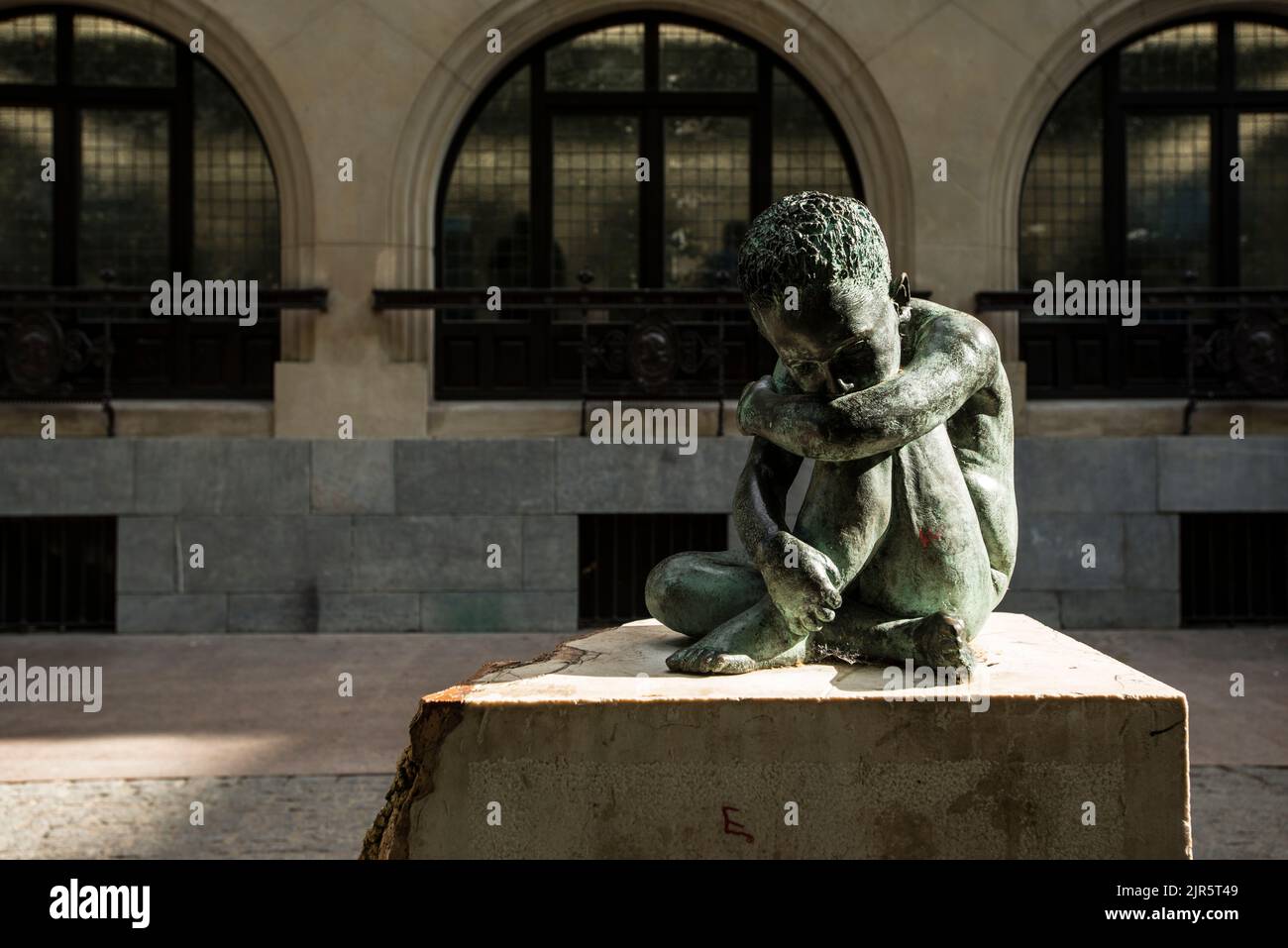 The thinker statue child hi-res stock photography and images - Alamy