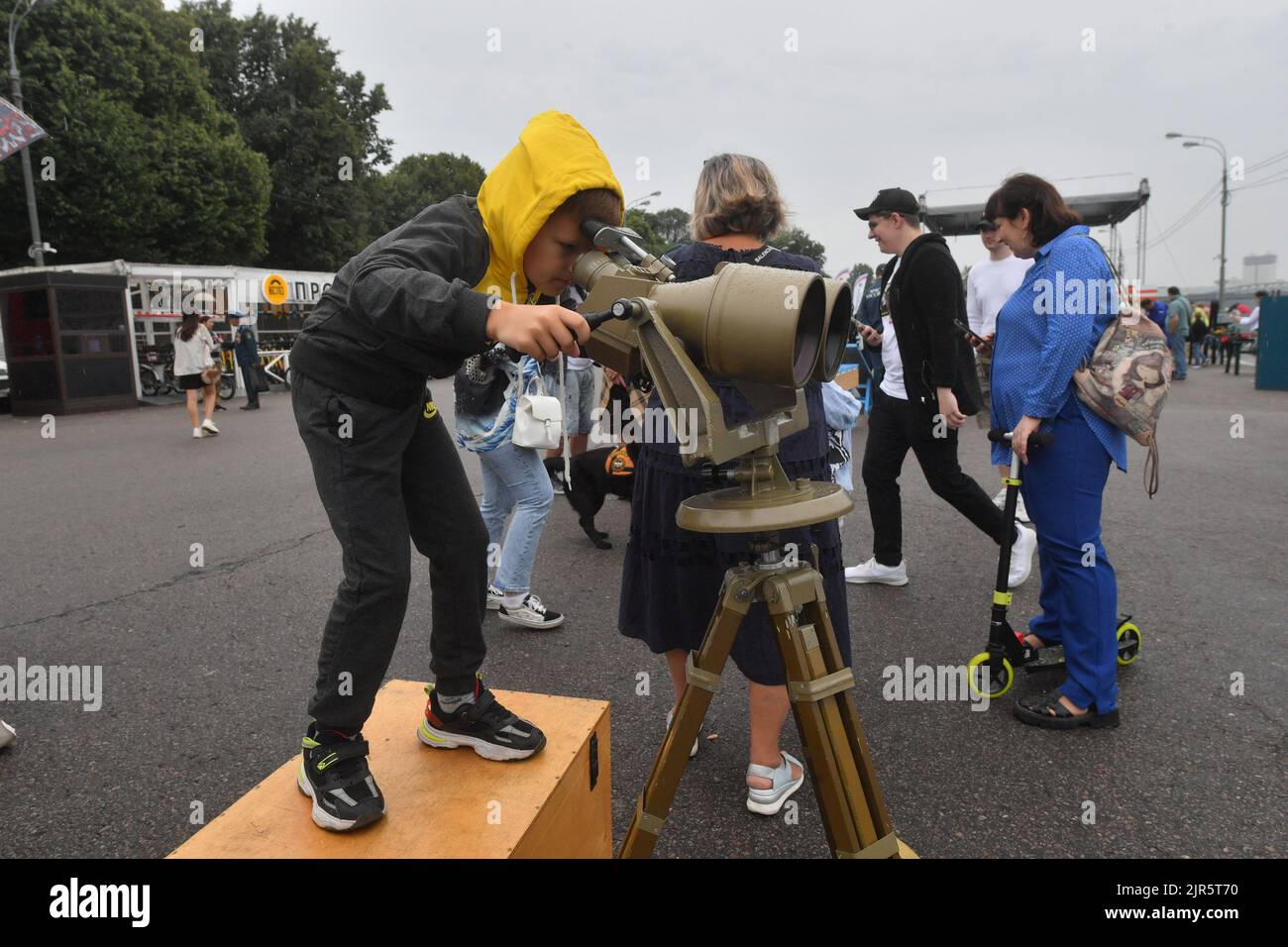 Moscow. Visitors during the III International rescue and fire fighting ...