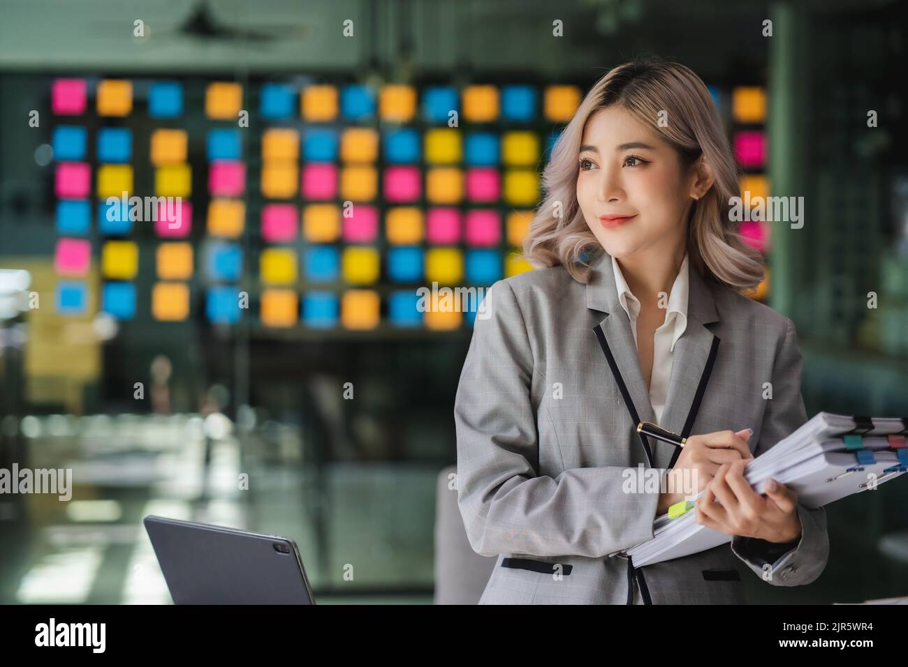 Young asian account manager consultant hi-res stock photography and ...