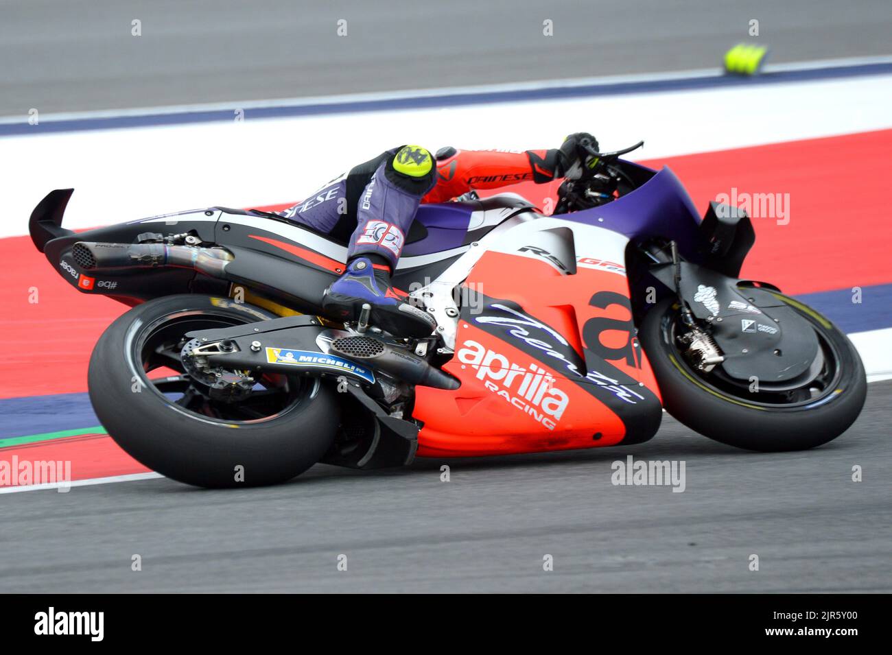 Lorenzo Savadori competing whit the new Aprilia livery ispired to Alex ...