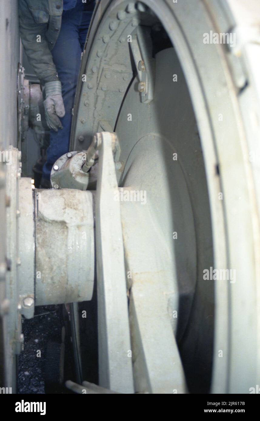 Crane 3 lab hi-res stock photography and images - Alamy