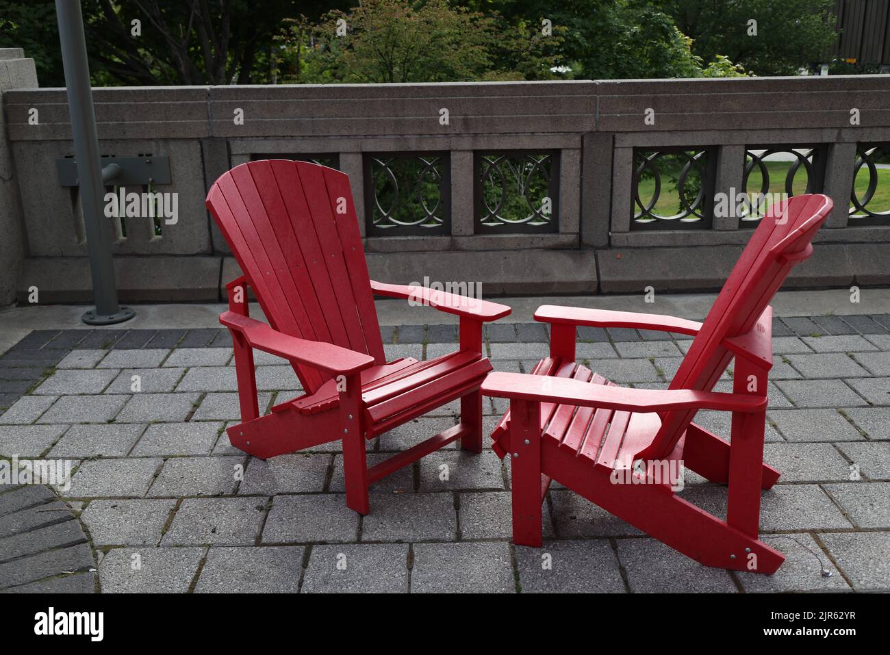 The red chairs welcome the tourist to the city of Ottawa Stock Photo ...