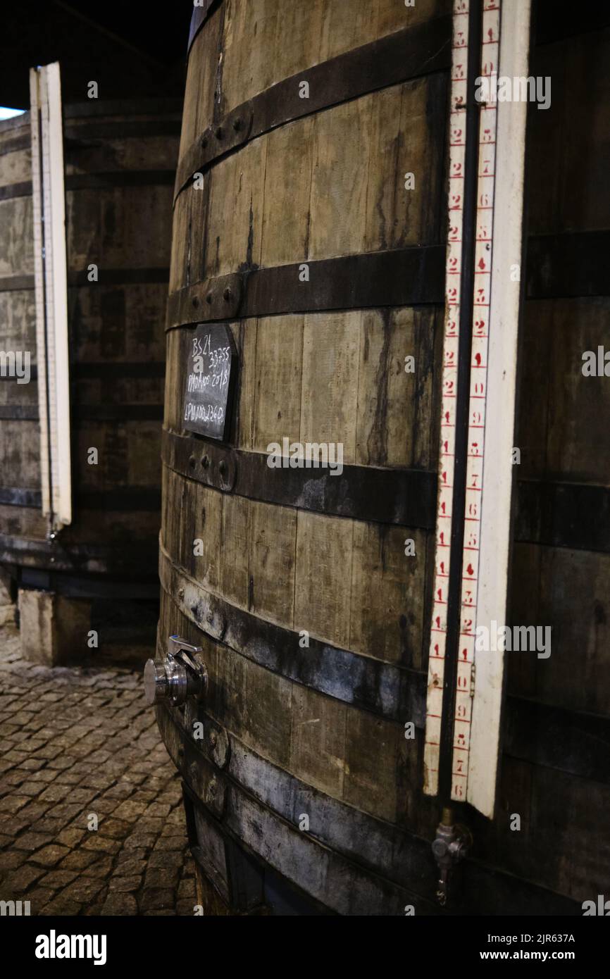 Wine manufacture hi-res stock photography and images - Alamy