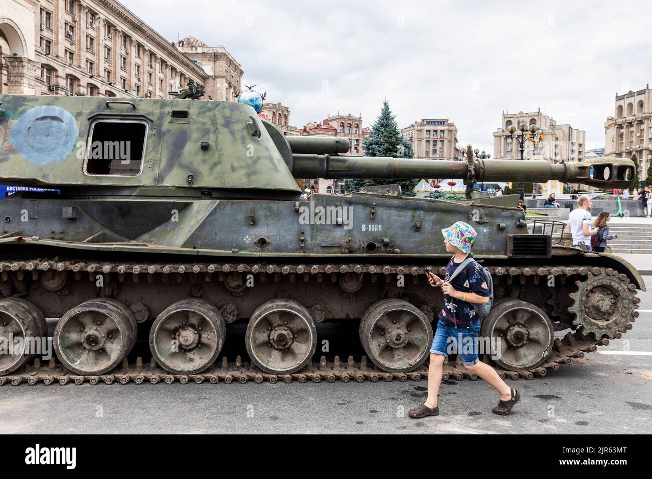 Vladimir putin gun hi-res stock photography and images - Alamy