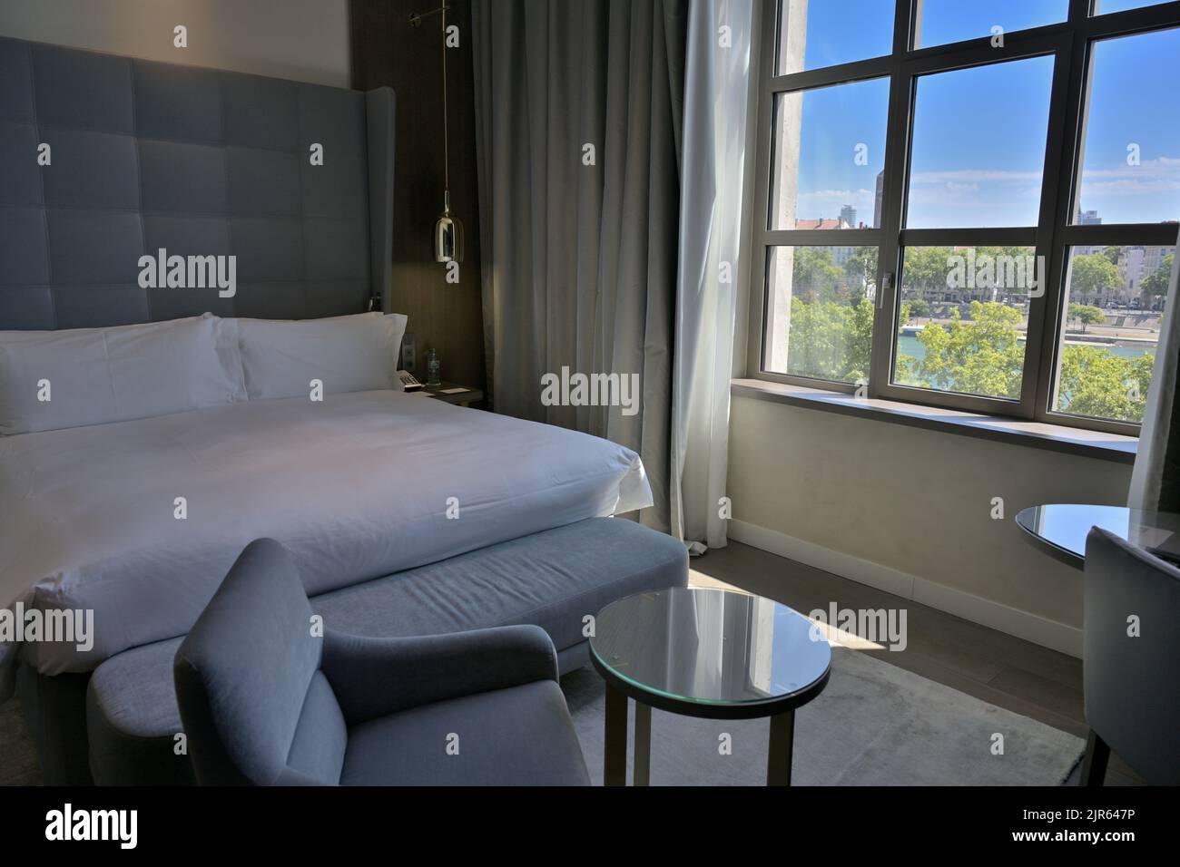 Posh hospital room hi-res stock photography and images - Alamy