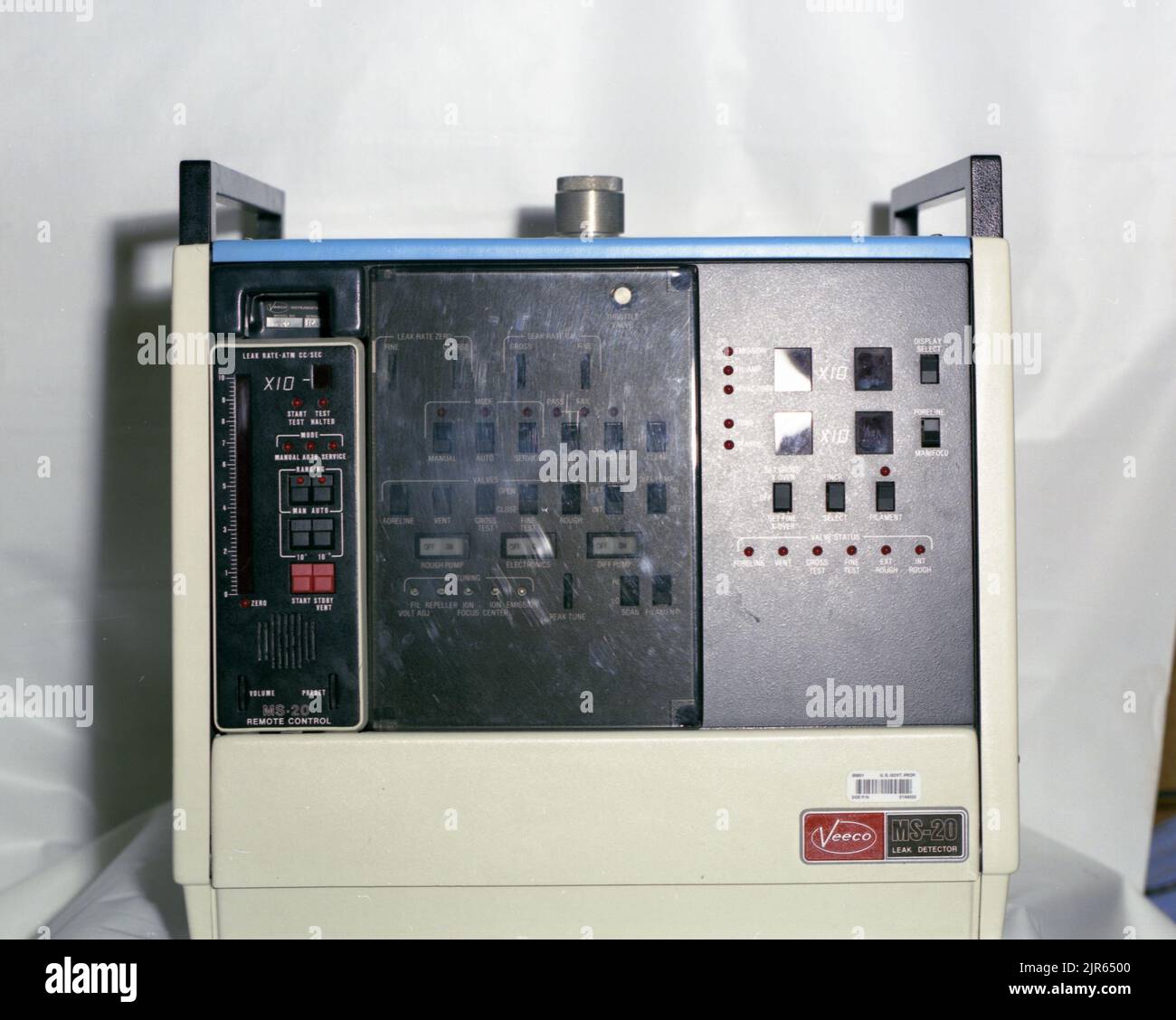 A910196 VACUUM PUMP SYSTEMS VEECO LEAK DETECTOR LAWRENCE CARRILLO ...