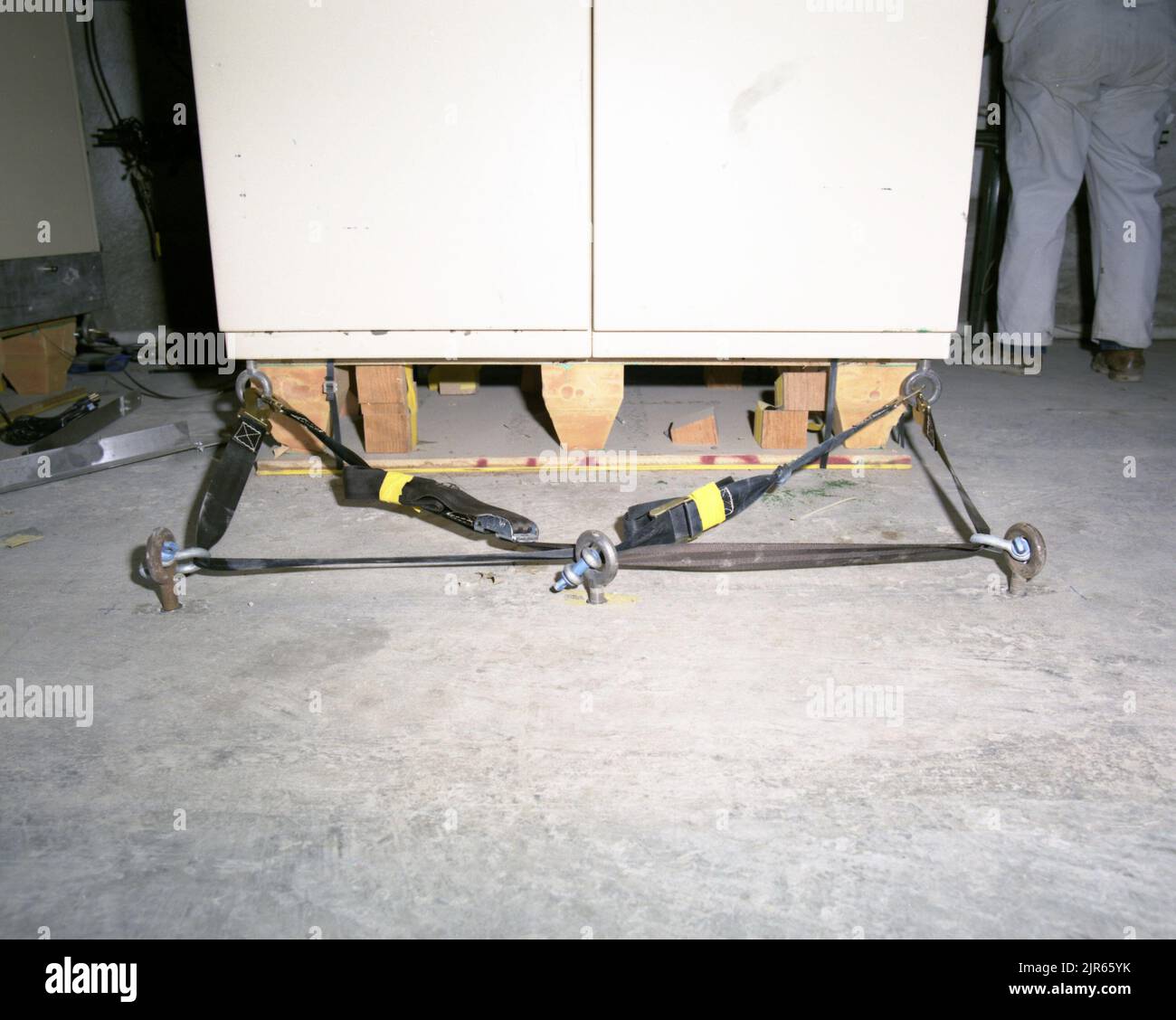 Shock mounts hi-res stock photography and images - Alamy