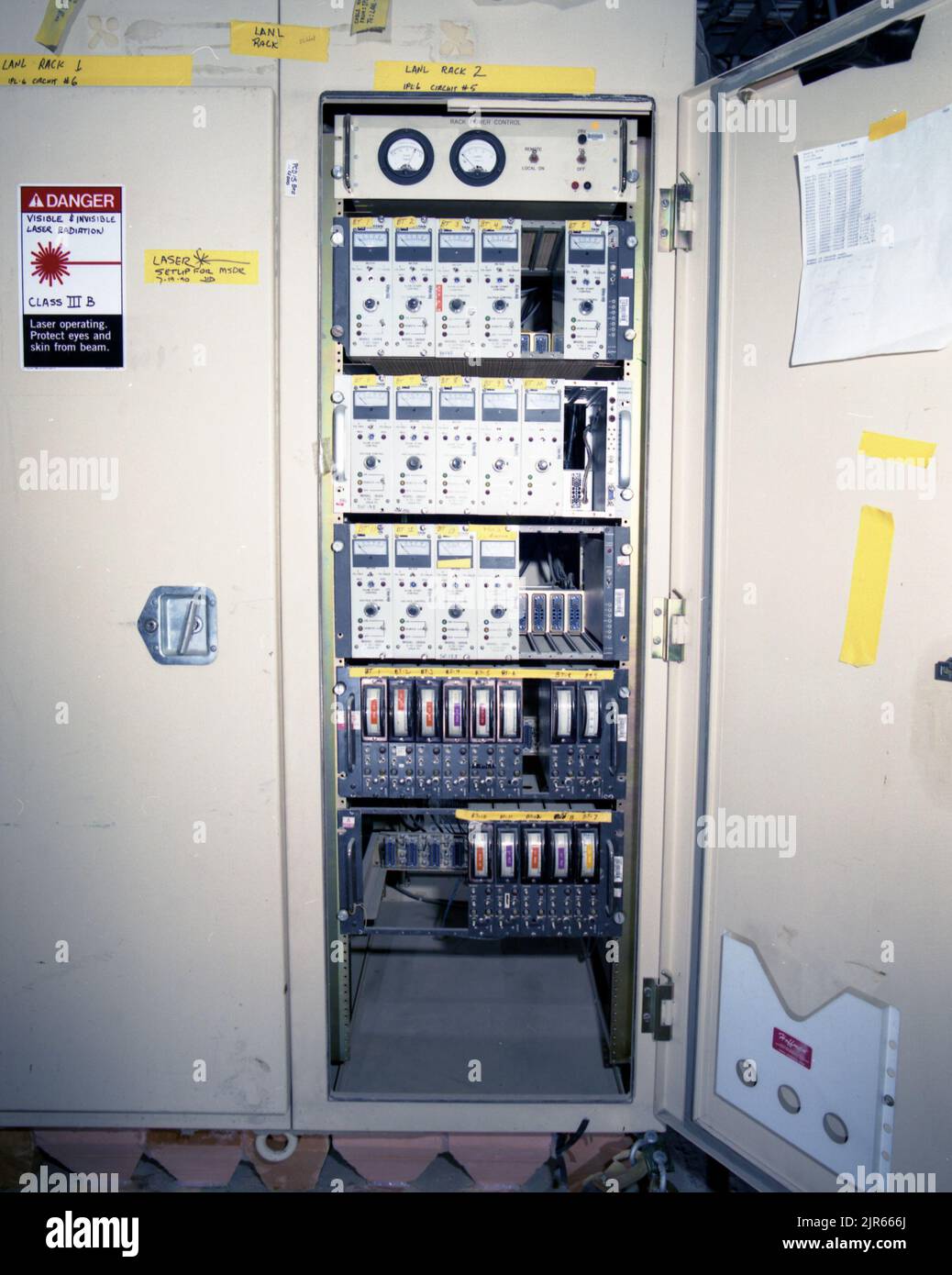 A900604 U12N MINERAL QUARRY X-CUT #3 ALCOVE, LANL RACK #2 JOHN ALLEN ...