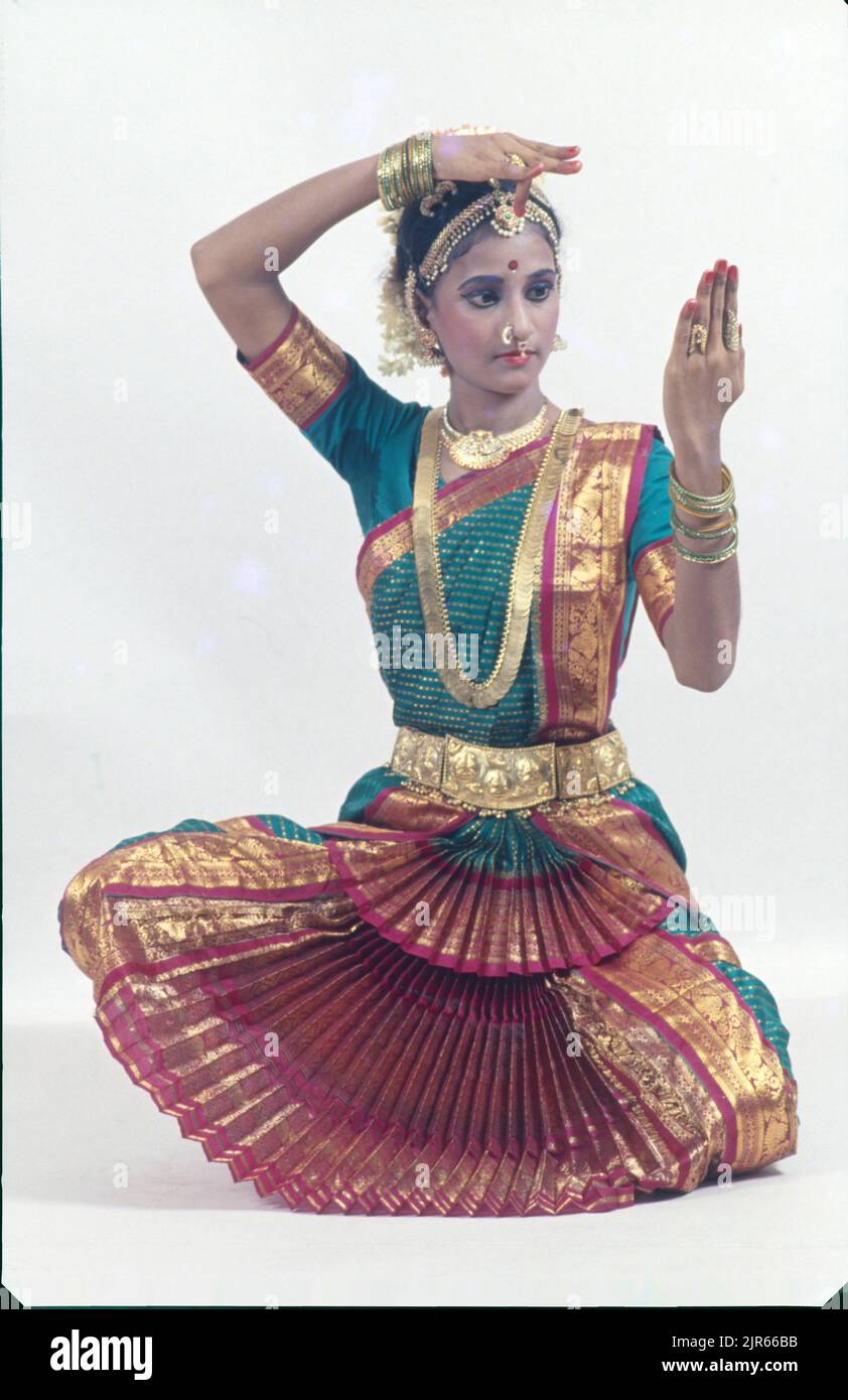Indian dance bharat natyam hi-res stock photography and images - Alamy
