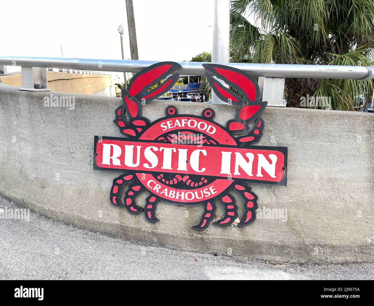 Rustic inn crabhouse hi-res stock photography and images - Alamy