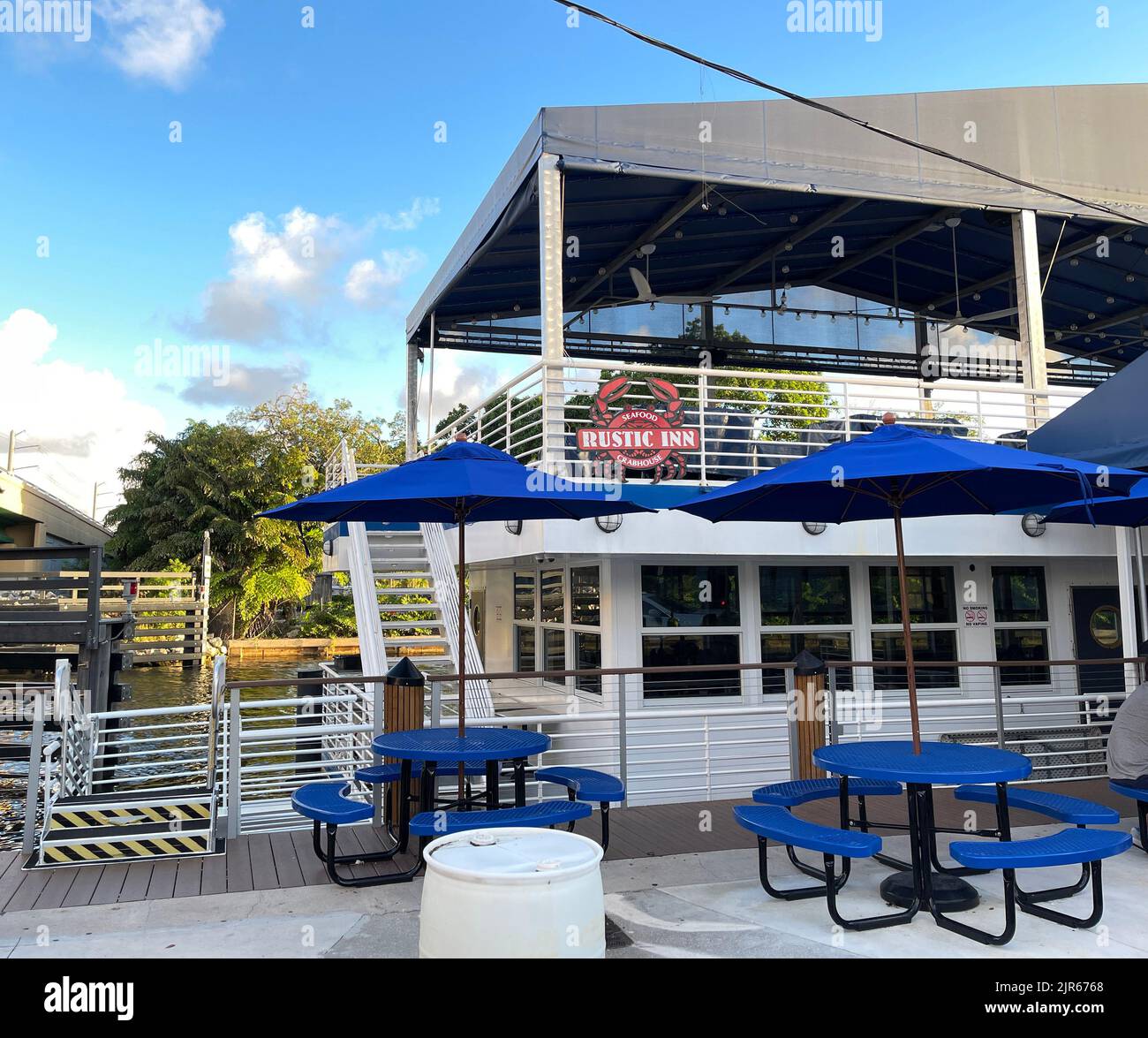 FORT LAUDERDALE, FL - AUGUST 22: Rustic Inn Crabhouse remains packed ...