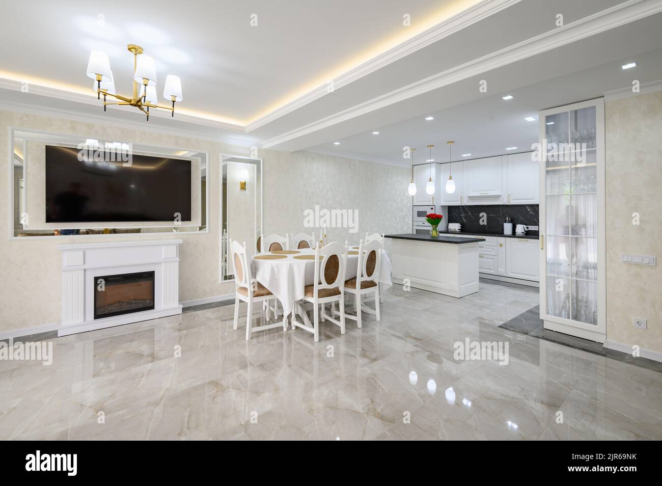 Luxury large domestic kitchen with marble floor Stock Photo - Alamy