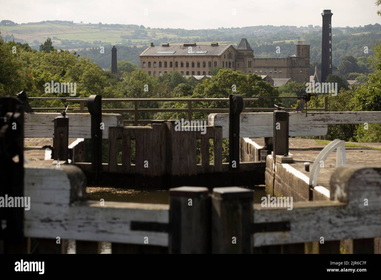 The Bingley Five Rise locks along the Leeds and Liverpool Canal Stock ...