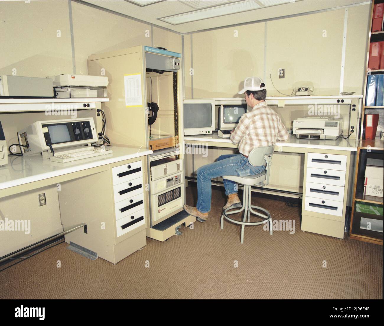 Processors testing hi-res stock photography and images - Alamy
