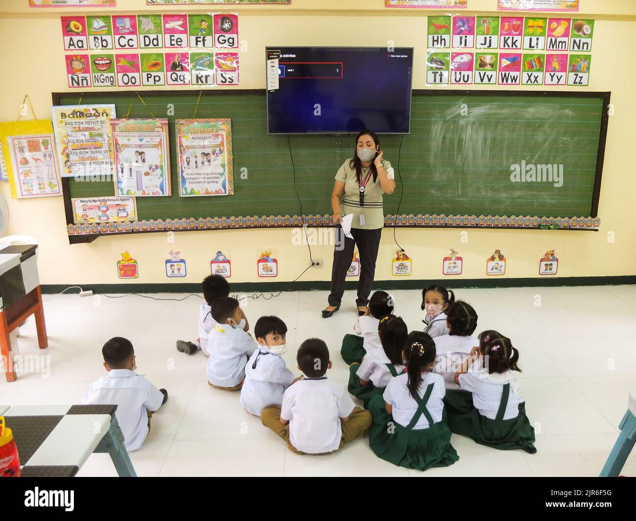 Malabon City, Philippines. 22nd Aug, 2022. A teacher seen giving an ...