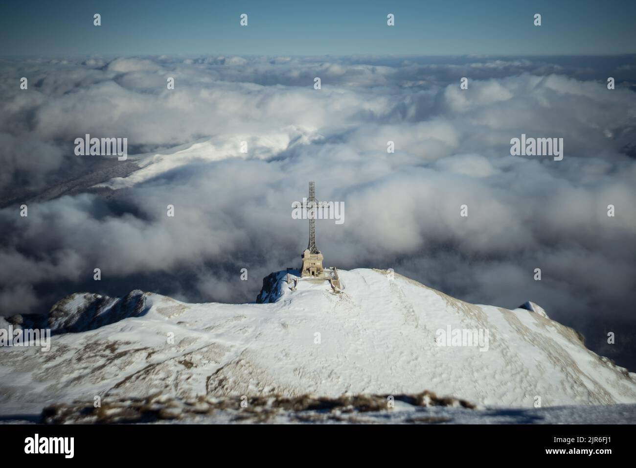 The Heroes cross on Mount Cairaman against huge white clouds Stock ...