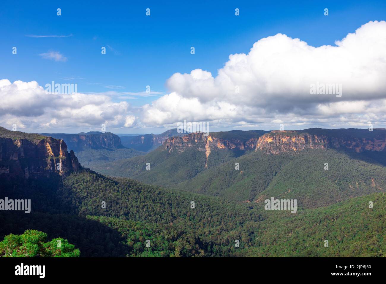 Govvets leap lookout blue mountains hi-res stock photography and images ...