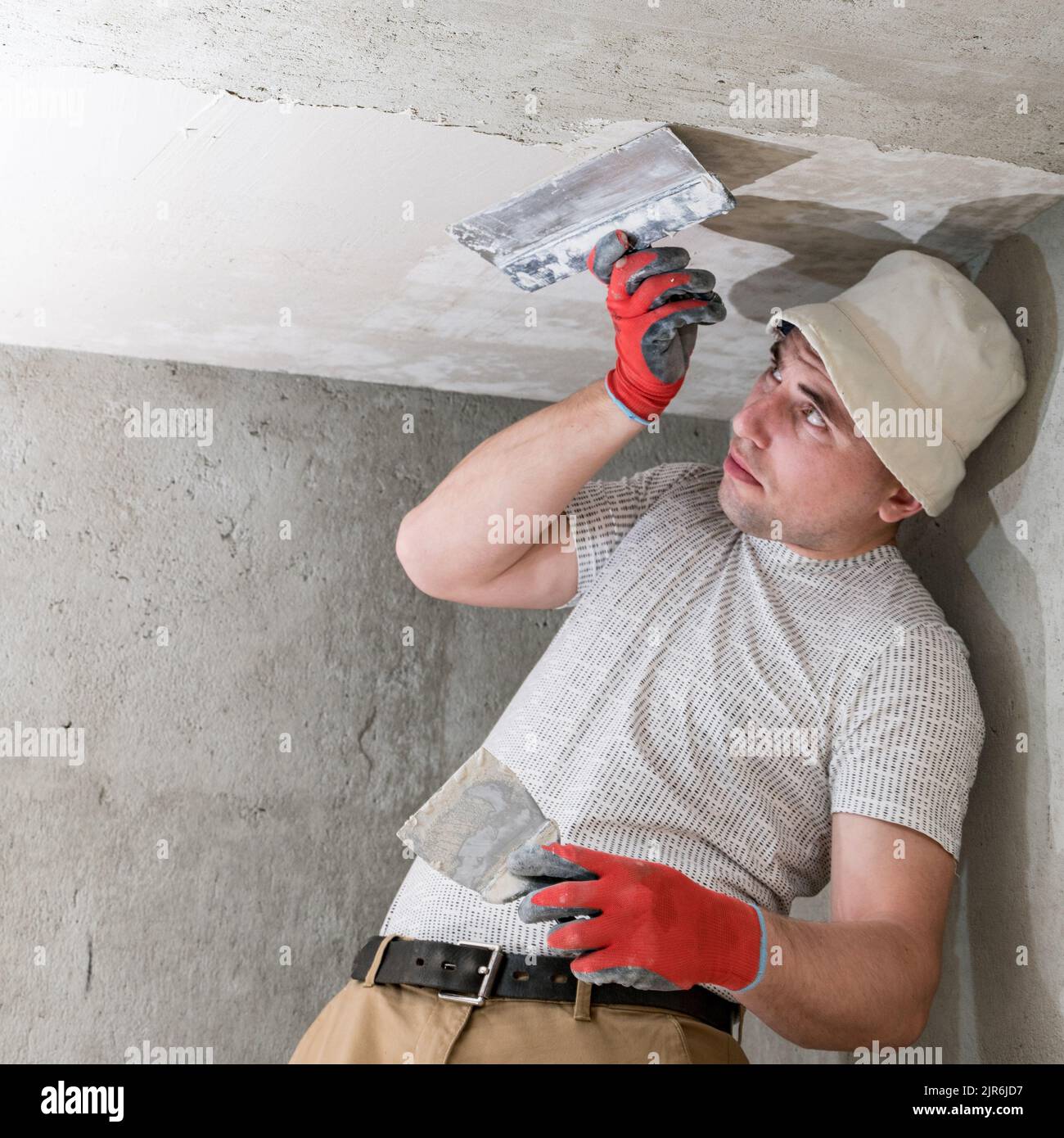 Application of lime plaster on the ceiling, repair work with ...
