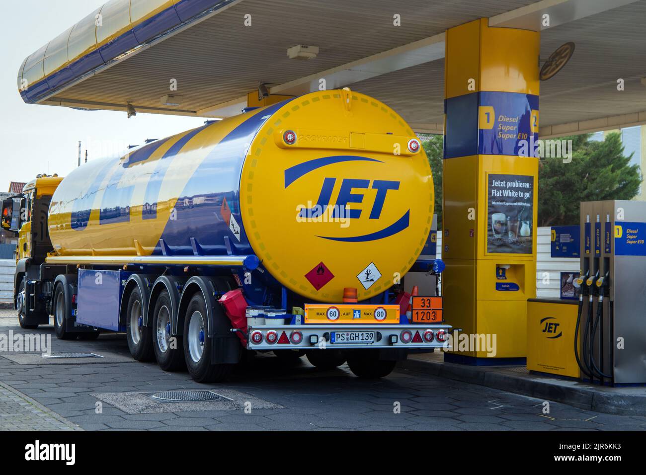 Jet petrol station in Mutterstadt, Rhineland-Palatinate. A truck is ...