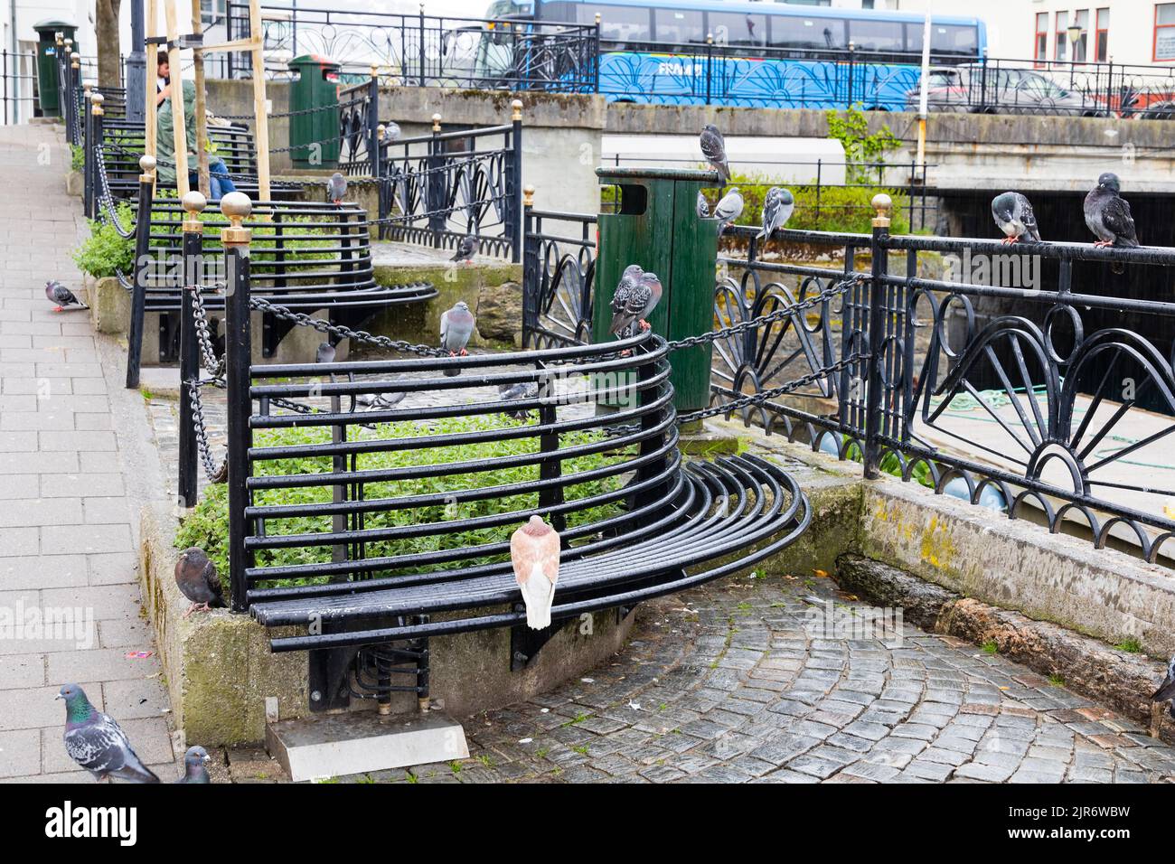 Heated bench benches hi-res stock photography and images - Alamy