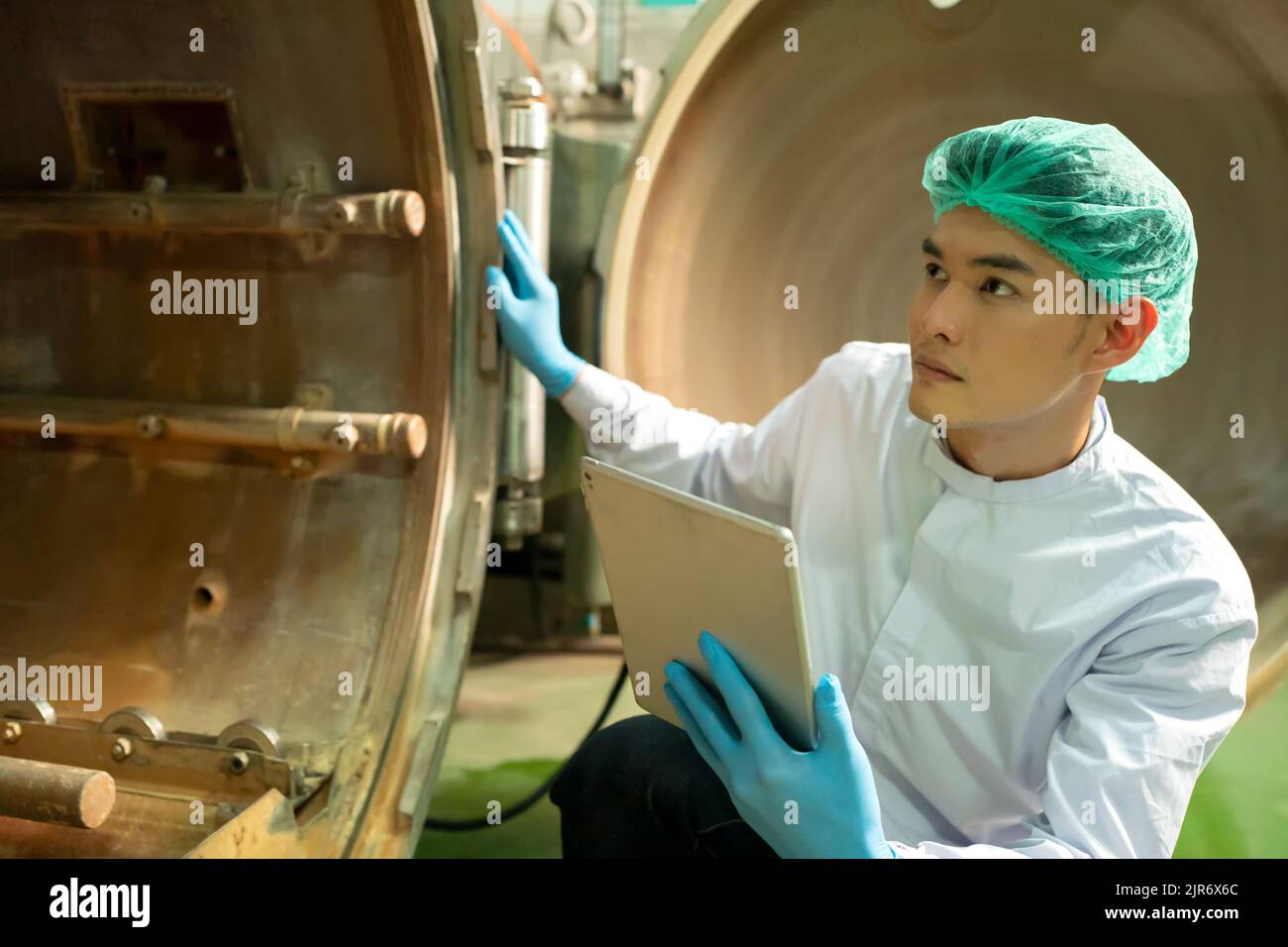 Engineer working at Fruit juice Bottle Automated conveyor belt ...