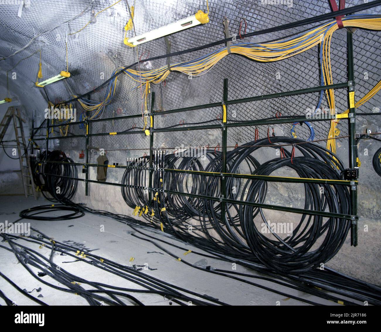 A861258 U12N MIDDLE NOTE CABLES ALLEN (Project Engineer) NOV 5 1986 EG ...