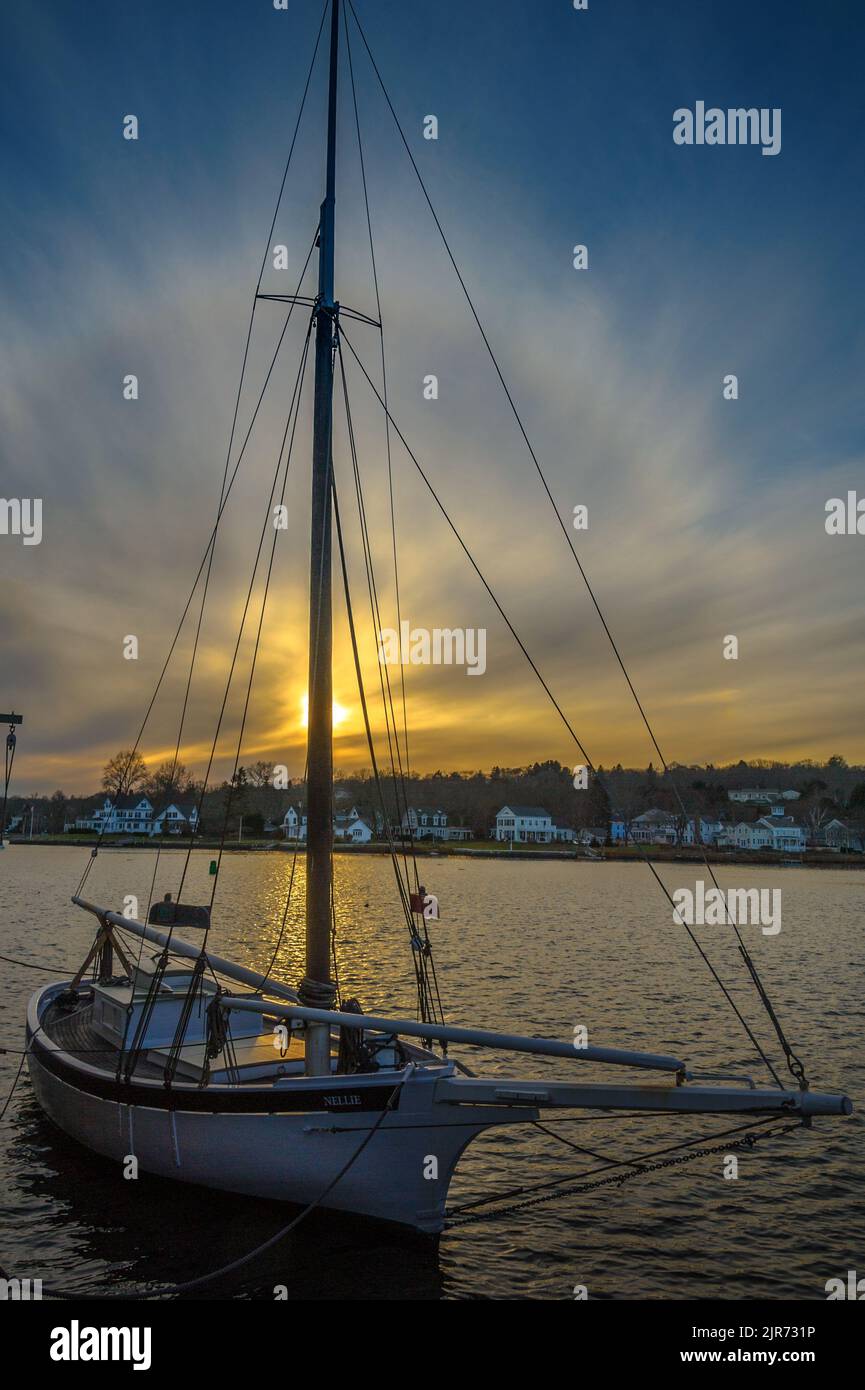 Long Island Oyster Sloop NELLIE Stock Photo - Alamy
