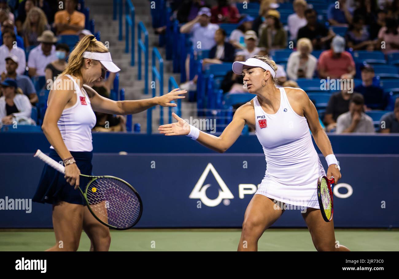 Nicole Melichar-Martinez of the United States & Ellen Perez of ...