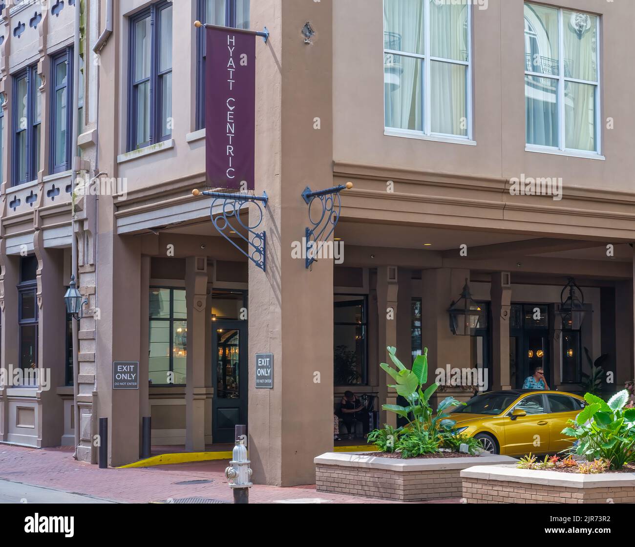 NEW ORLEANS, LA, USA - AUGUST 20, 2022: Rear entrance and drive thru ...