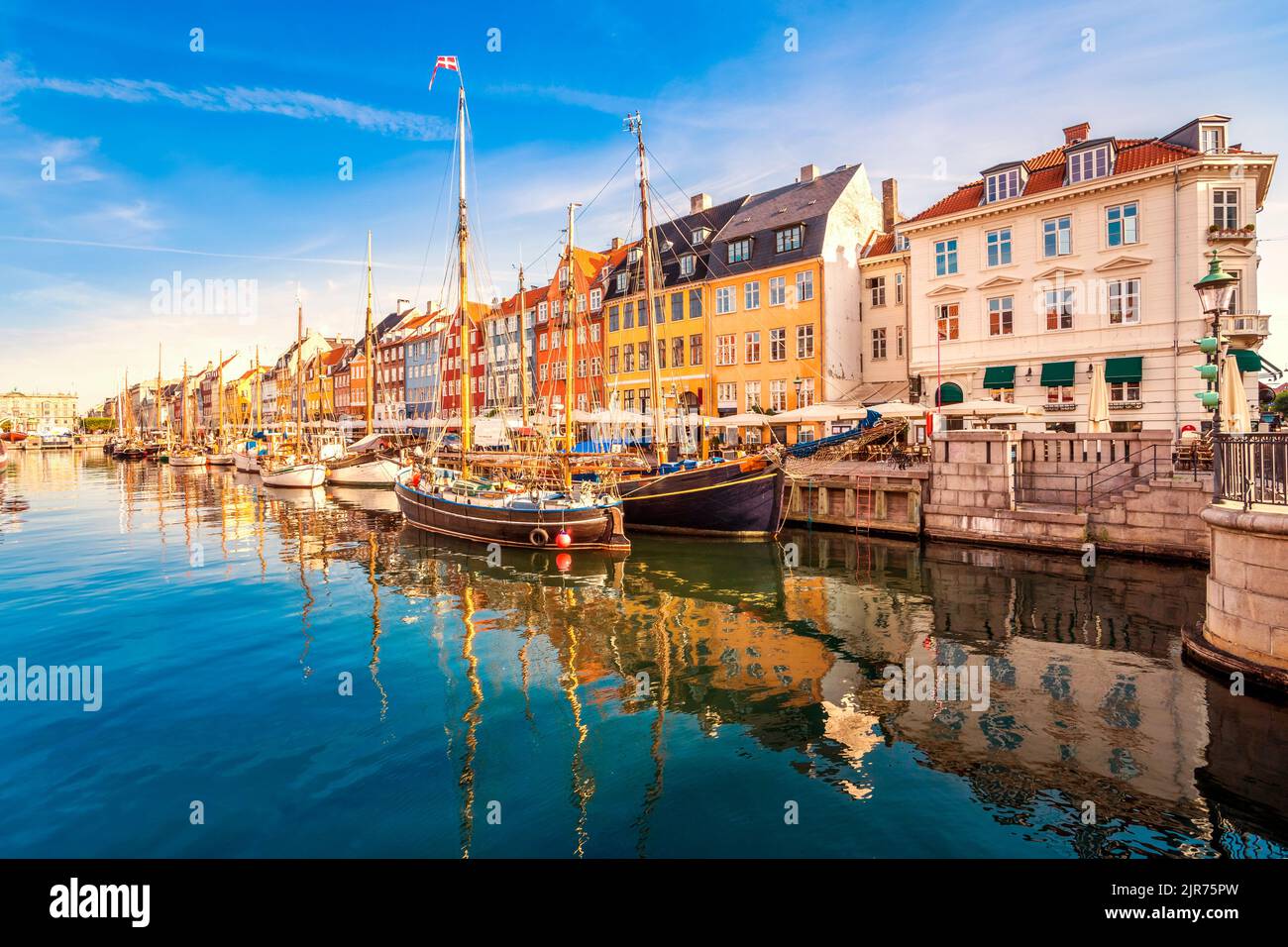 Kopenhagen nyhavn sightseeing hi-res stock photography and images - Alamy