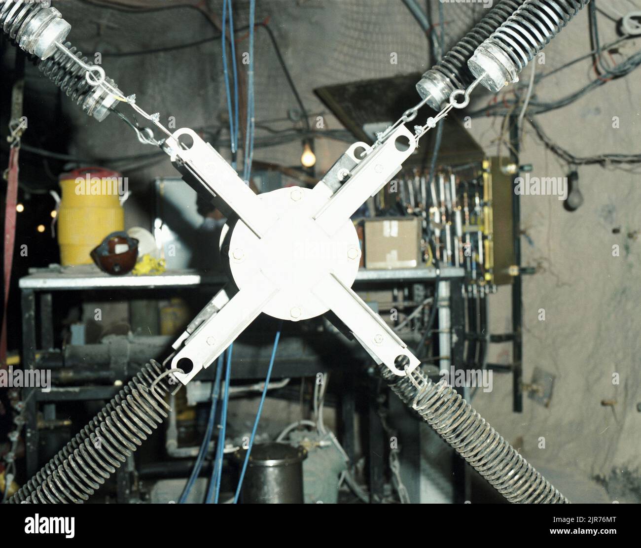 A851560 U12N DIAMOND BEECH WHIZ-BANG INSTALLATION STEPHEN BREEZE ...