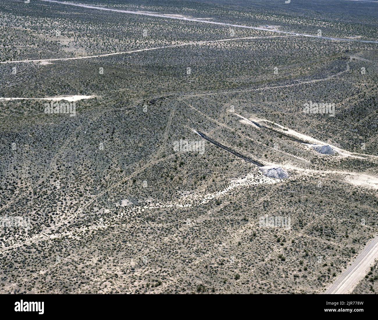A851427 AREA 24 GEOLOGY AERIALS JIM NEAL (Project Engineer) SEP 13 85 ...
