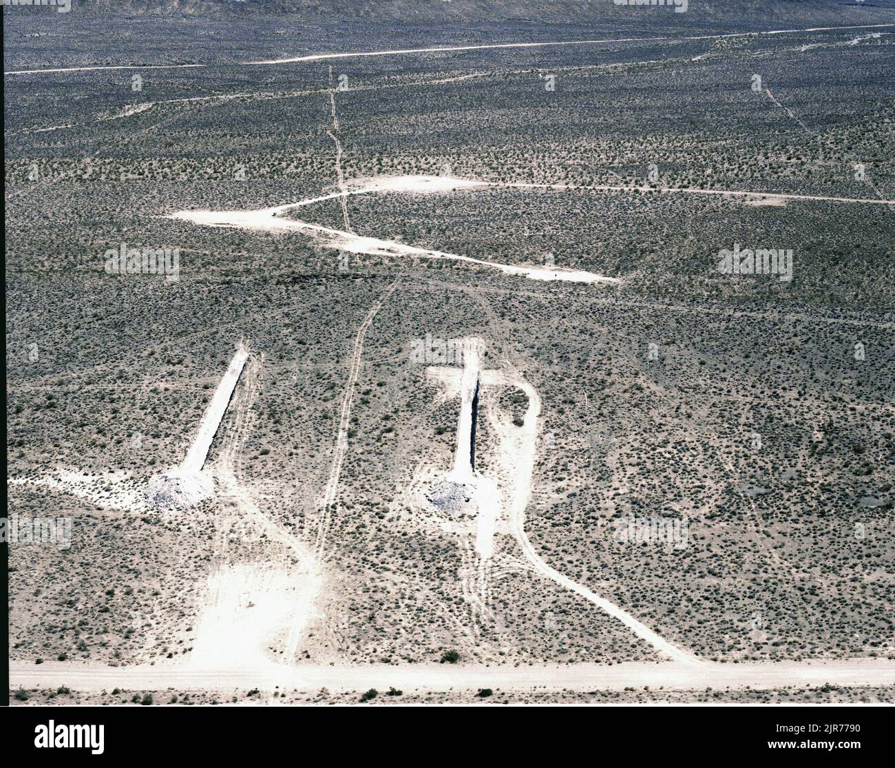 A851425 AREA 24 GEOLOGY AERIALS JIM NEAL (Project Engineer) SEP 13 85 ...