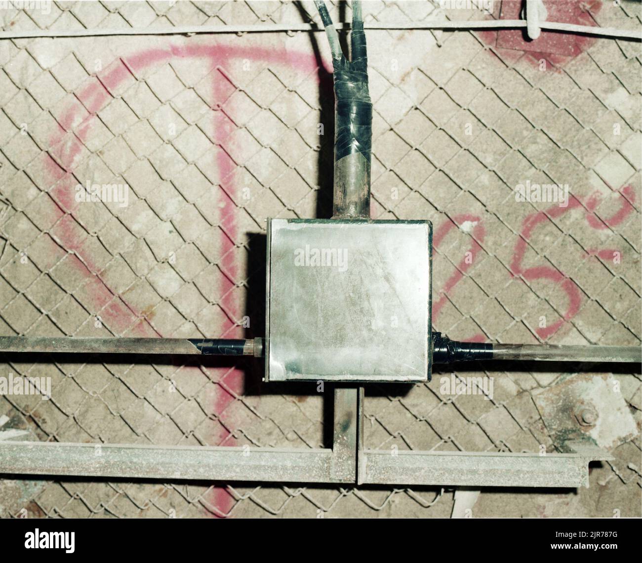 A851277 U12N DIAMOND BEECH CAVITY PRESSURE EXPERIMENT BREEZE (Project ...