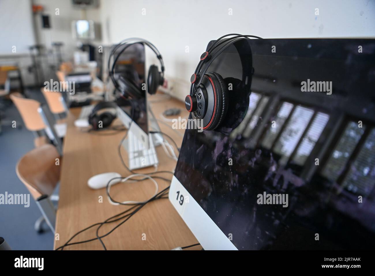 Berlin, Germany. 22nd Aug, 2022. The computer room at the school in ...