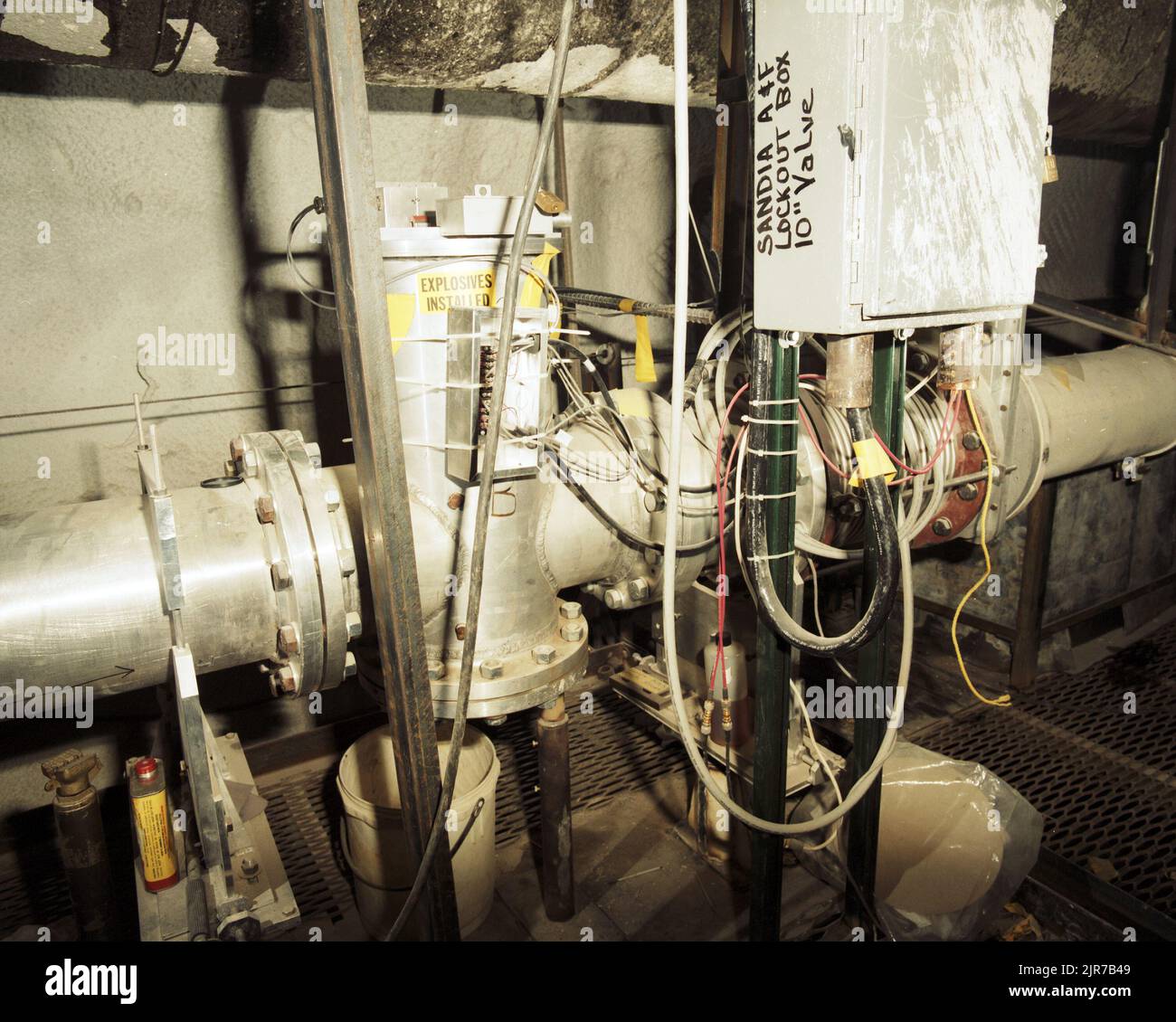 Engineer testing wheels hi-res stock photography and images - Alamy