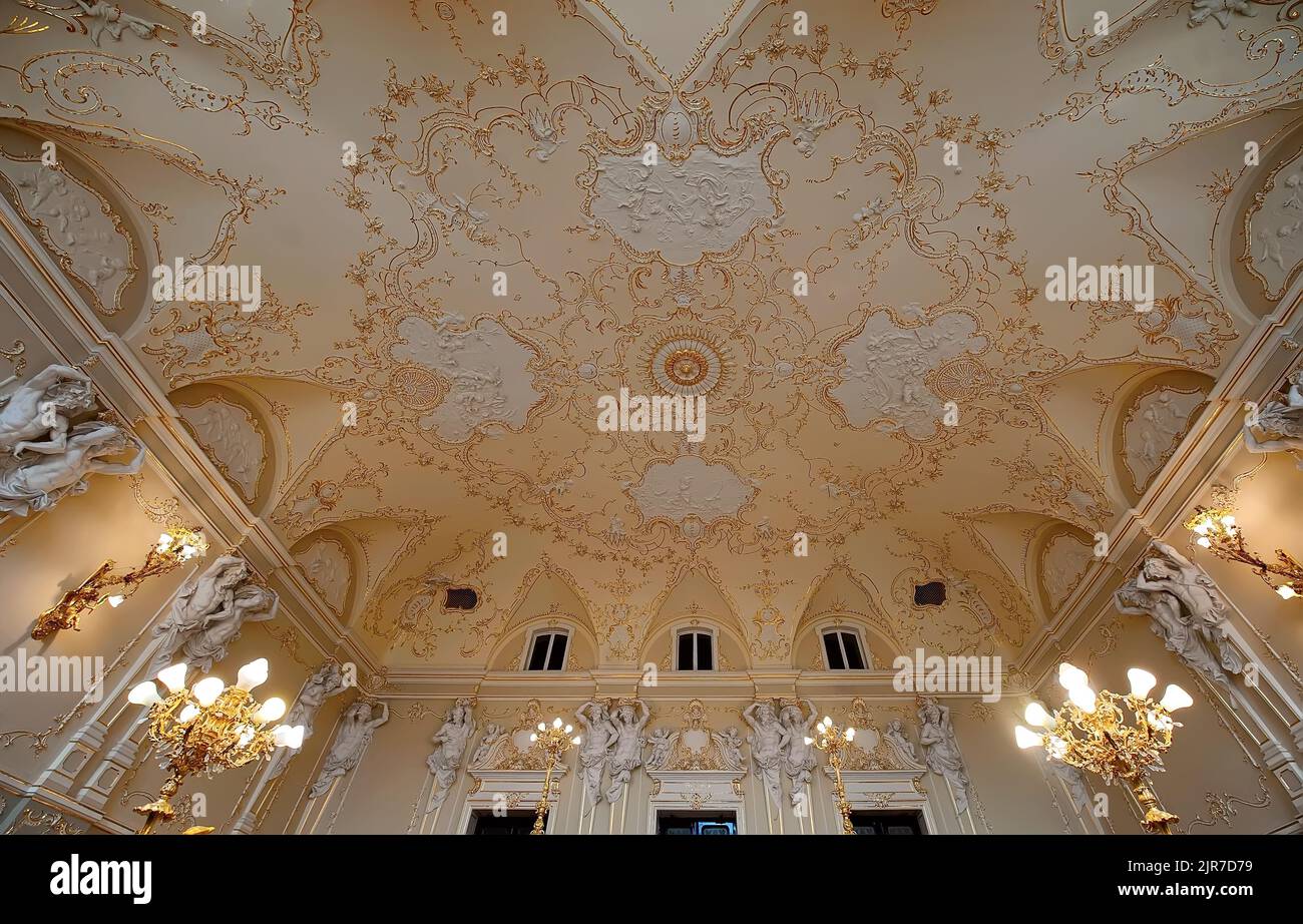 Renaissance audience hall hi-res stock photography and images - Alamy