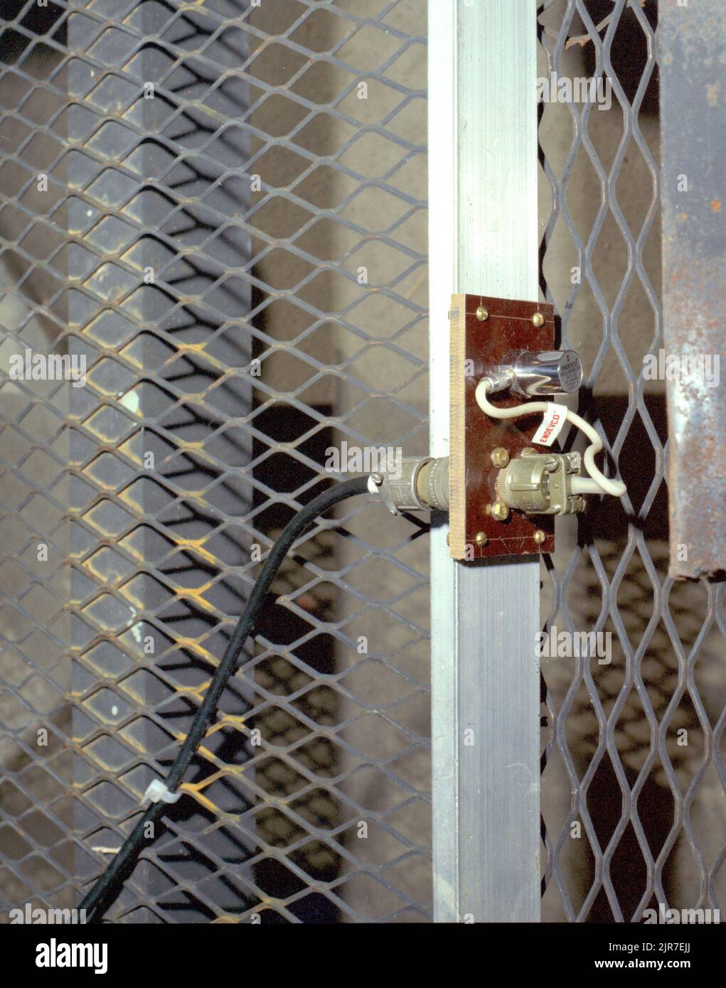 A840866 AREA 11 CENTRIFUGE FACILITY BILL WILSON (Project Engineer) JUN 15 84EG&G/NTS PHOTO LAB ...