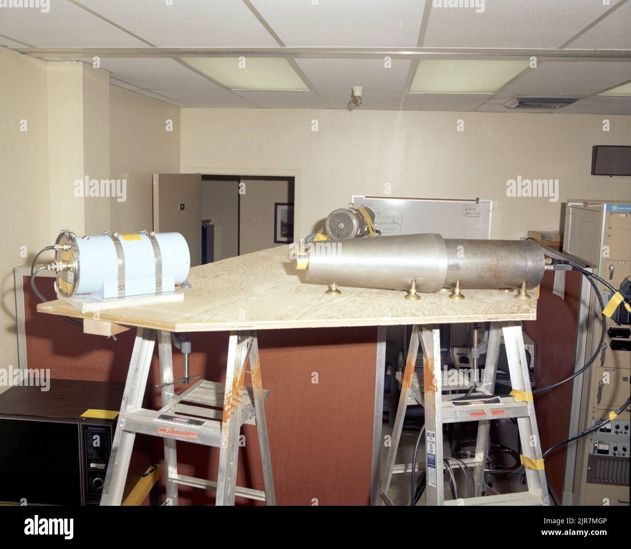 A830277 A&F NEUTRON GENERATOR LOVELL (Project Engineer) FEB 28 83 EG&G ...