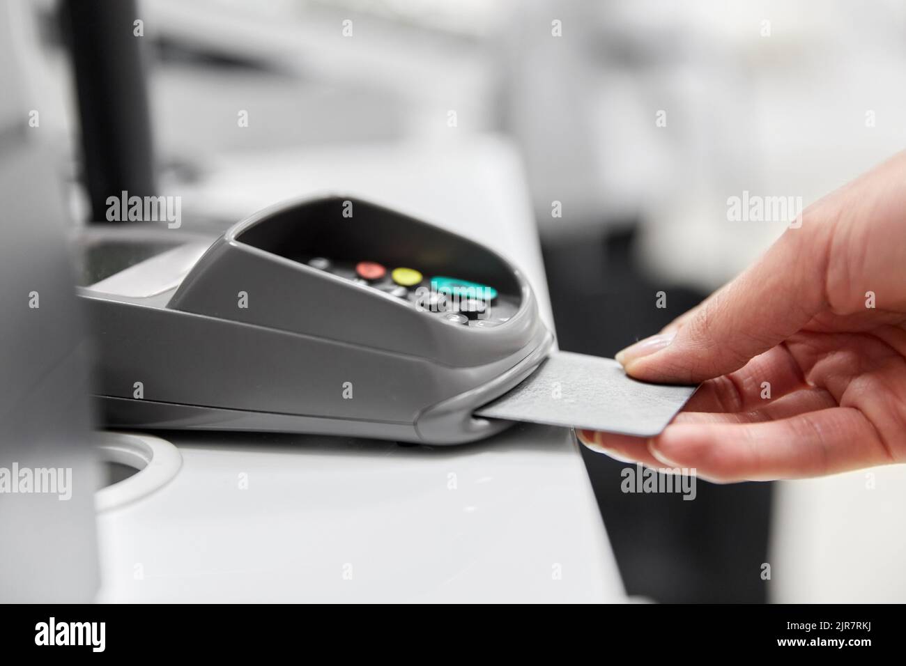 Hand credit card hi-res stock photography and images - Alamy