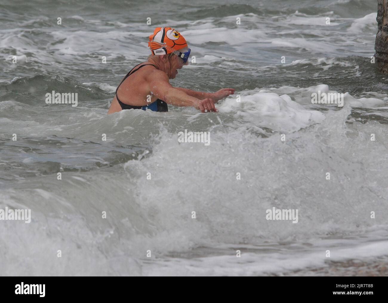 THE ROUGH SEAS DIDN'T STOP THIS WOMAN HAVING HER DAILY SWIM AT SOUTHSEA ...