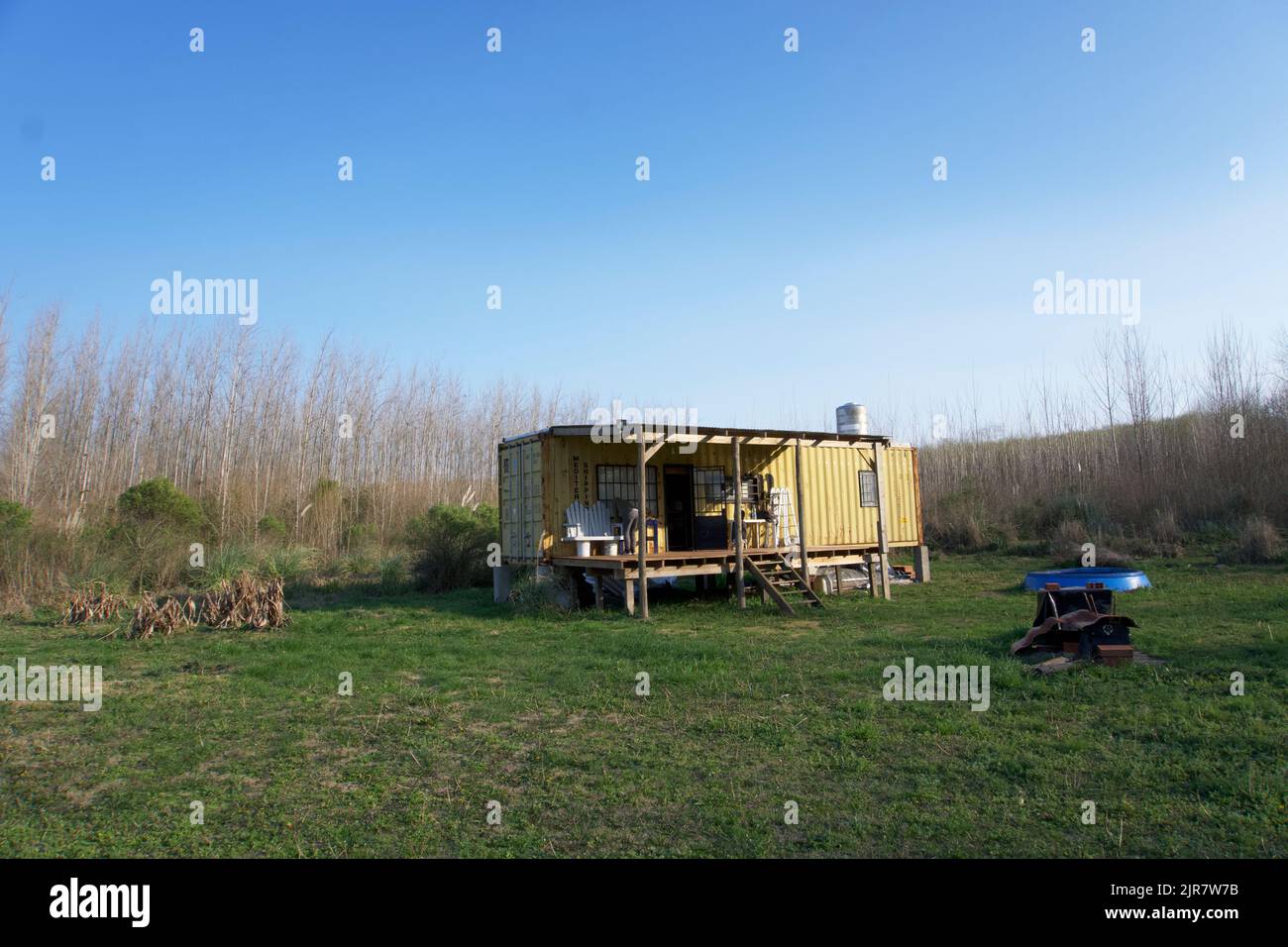 Living off grid hi-res stock photography and images - Alamy