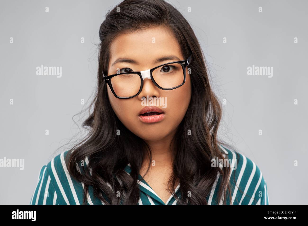 Portrait confused puzzled woman hi-res stock photography and images - Alamy