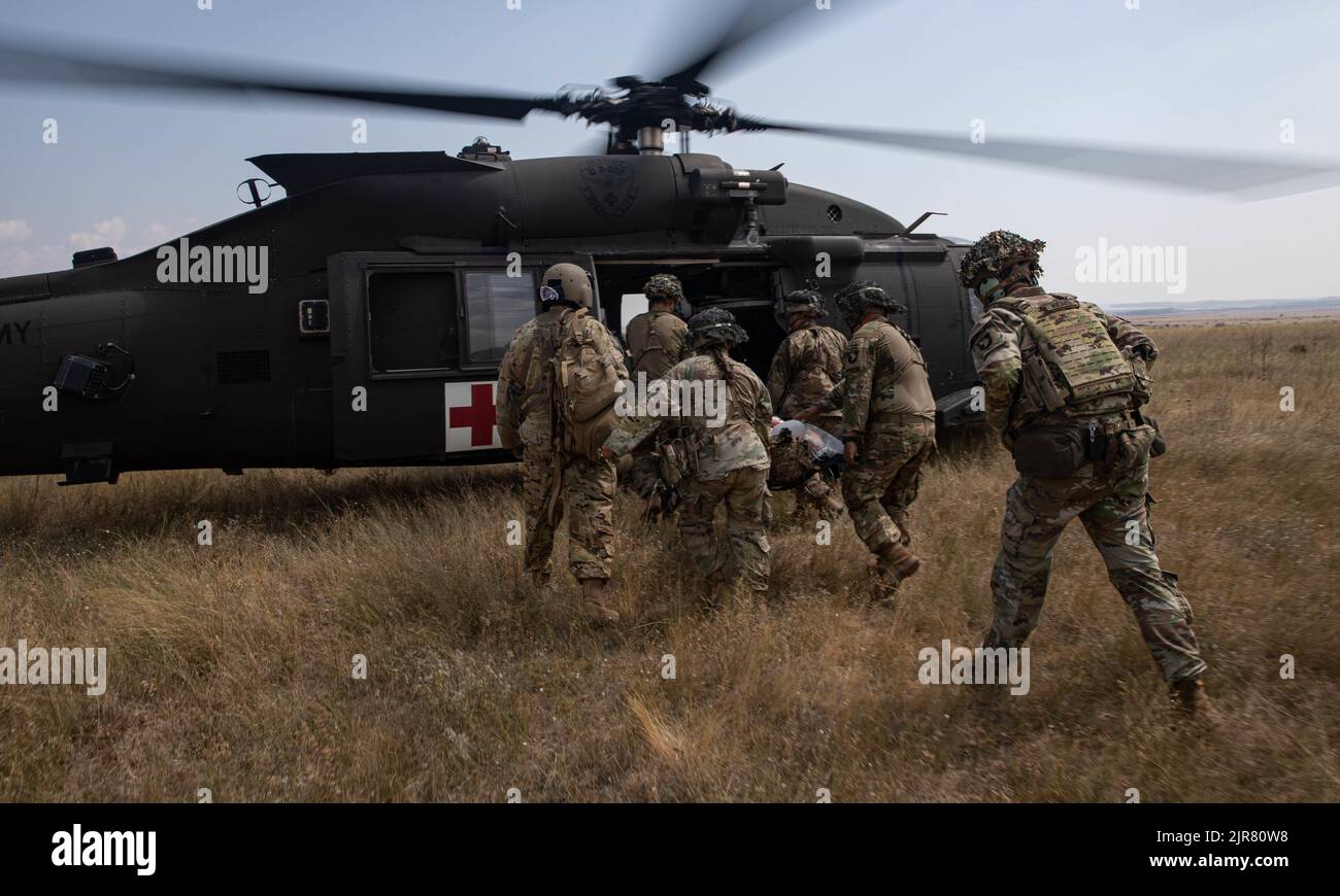 Soldiers assigned to Headquarters and Headquarters Company and Bravo ...