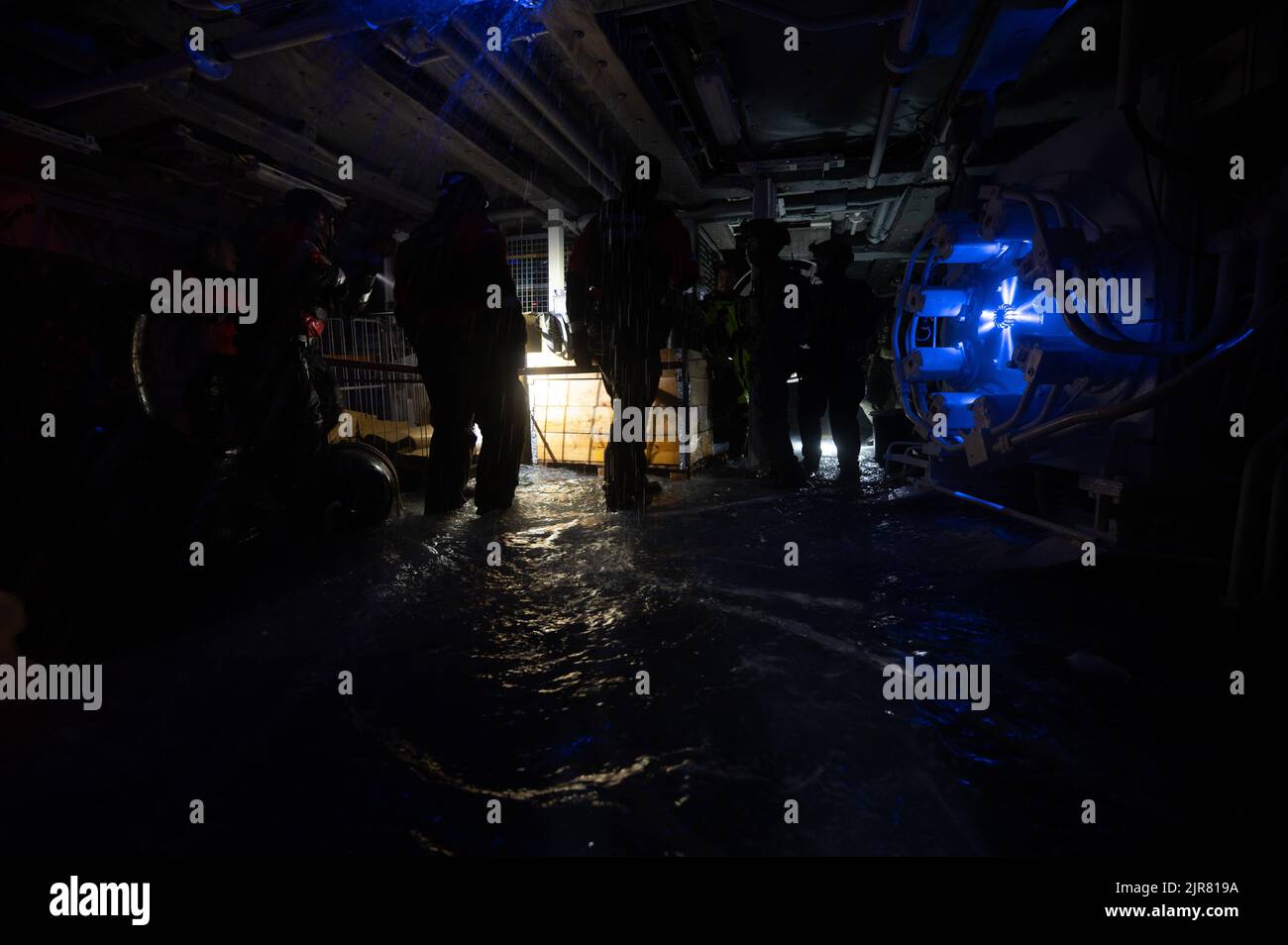 Members of a U.S. Coast Guard Maritime Security Response Team (MSRT ...